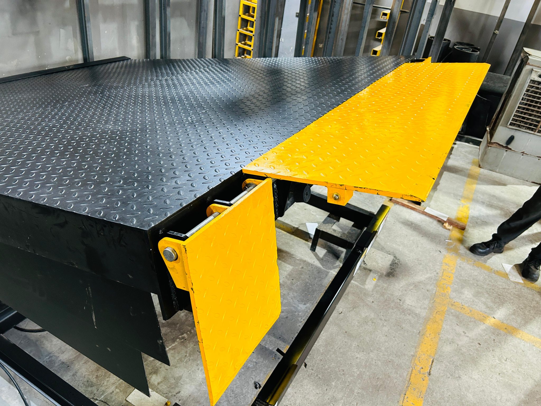 Segmented Lip in Dock Leveler - Aurionpro Toshi Automatic